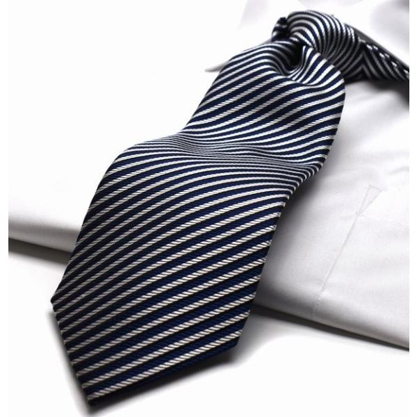 【20代/30代/40代/50代/60代】サイズ縦143センチ×幅8センチ材　質シルク１００％色 ネイビーとシルバーのストライプ商品説明写真と多少の色の異なりはご了承下さい。 ポイント利用