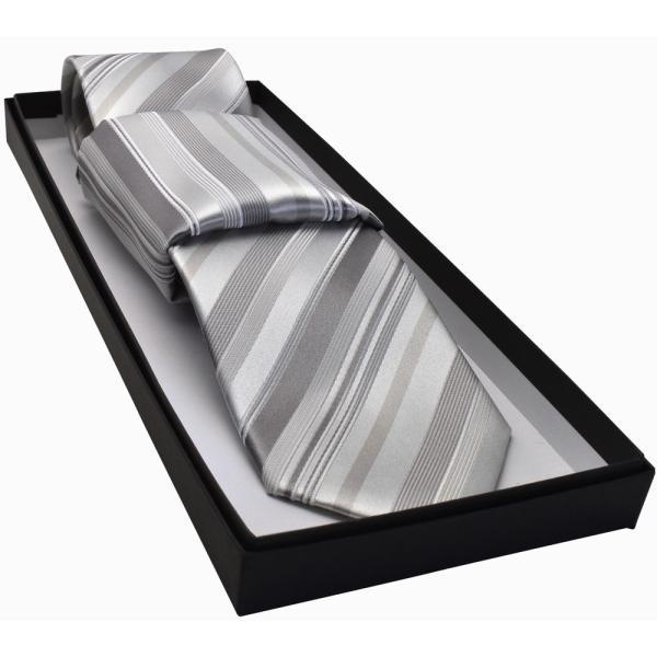 サイズ縦143〜146センチ×幅約8センチチーフ23センチの正方形 材　質シルク１００％色ネクタイ、チーフとも、グレー、シルバーグレーのストライプ商品説明日本製・写真と多少の色の異なりはご了承下さい。