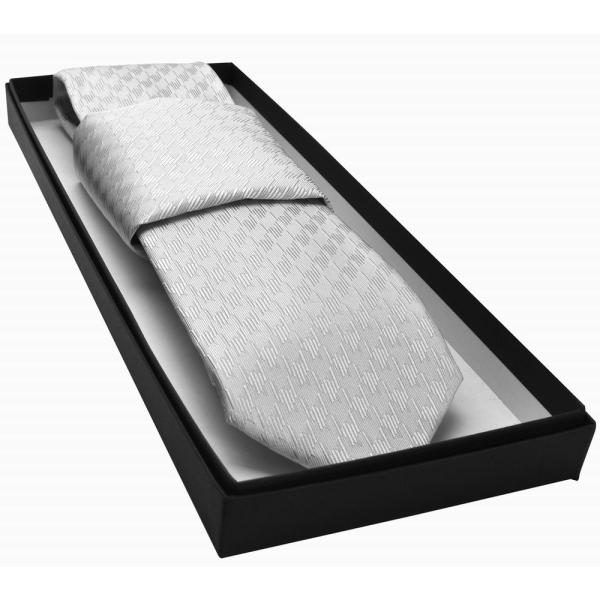 サイズ縦143センチ×幅約8センチ/チーフ23センチの正方形 材　質シルク１００％色ネクタイ、チーフとも、シルバーグレー、グレーの千鳥柄　商品説明日本製・写真と多少の色の異なりはご了承下さい。