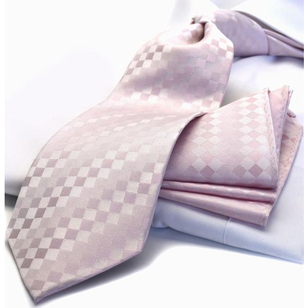 サイズ縦158〜160センチ×幅8.2〜8.5センチ/チーフ23.5センチの正方形 材　質シルク１００％色ブロックチェック /チーフ・同柄商品説明写真と多少の色の異なりはご了承下さい。 ポイント利用