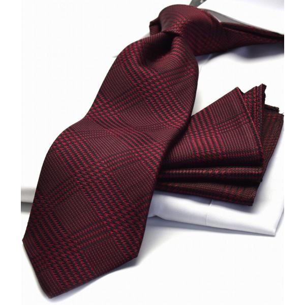 【20代/30代/40代/50代/60代】サイズ縦143センチ×幅8センチ/チーフ23.5センチの正方形材　質シルク１００％色エンジ、ブラックのグレンチェック・チーフ/同柄製造元中国商品説明写真と多少の色の異なりはご了承下さい。 ポイント利用