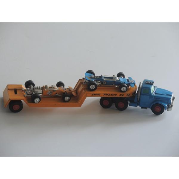 fabricado en espana トランスポート+フォーミュラー2台セットMade in Spain外箱なしです。サイズ：1/43古いものですので、多少の小傷等ご了承ください。※店頭受け取り可