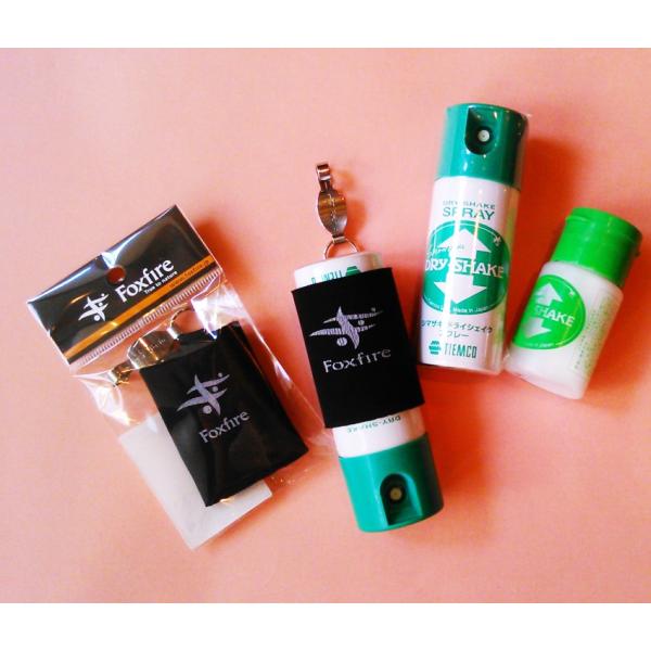 マルチクリップ仕様なので、Dカンが無くても様々な場所に取り付け可能です。 直径3cm程度のボトル(ドライシェイクスプレー、ドライシェイクなど）が入ります。ドライシェイクスプレーは、写真のように上下逆セットで使いやすさUP♪