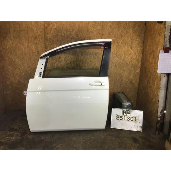 **** 商品説明を必ずご確認ください ****部品管理番号：000251301-13200メーカー純正品番：67002-44072部品名：左FドアASSY部品区分：リサイクル品車名：アイシス車両タイプ名：ステーションワゴン通称型式：ZGM...