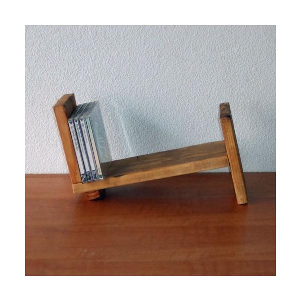 型番:rw0040■サイズ幅32×奥行12×高さ18cm■素材<リサイクルウッド・蜜蝋ワックス(蜜蝋とエゴマ油だけで作った100%天然ワックス)■おすすめポイントアンティークな木の温もりがうれしいCDラック。26枚のCDを収納でき、2...