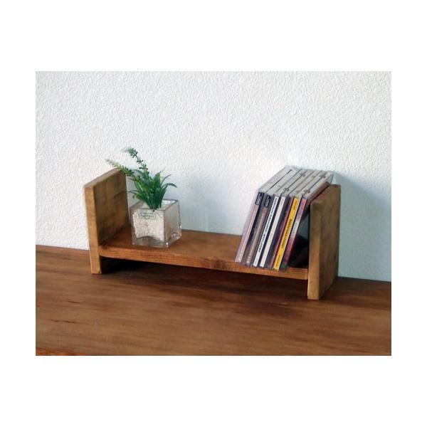 型番:rw0045■サイズ幅39×奥行11.5×高さ15cm■素材リサイクルウッド・蜜ろうワックス(蜜ろうとエゴマ油だけで作った100%天然ワックス)■おすすめポイントシンプルなデザインのラックです。キッチンではスパイスラックにデスク周りで...