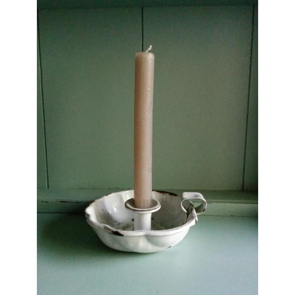 スティックタイプのキャンドルになります。1本からのお届けです。ご希望の数がございましたらお問合せ下さいませ。同梱致します。グレーの色合いや質感が、大人っぽい空間も演出してくれます。お部屋のタイプも選びません。普段のテーブルやリビングにはもち...