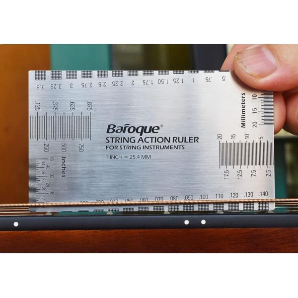 弦高、フレット、ナット、サドルその他ギター各部の高さ計測用ルーラーです。材質：　ステンレススチール　【 両面ともに保護シールで覆っています。ご使用前にはがしてください。】サイズ：　約52mm×90mm×1mm ・重さ:：　約30g 目盛り：...