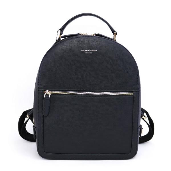 ※ご使用には全く問題ございませんが、保存袋に汚れがみられる場合があります。ご了承の上お買い求め下さいませ。■商品名：SMALL MOUNT STREET BACKPACK■カラー：ブラック(BLACK DANUBIO)■金具色：ゴールド色■...