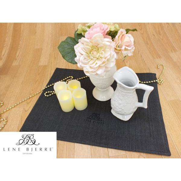 「リーネ ヴェール」はエレガントでオシャレなデザイン。こちらのランチョンマットは、食卓、洗面バス、インテリアetc…色々な用途で使えるアイテムです。■素材：100％コットン■カラー：ブラック■サイズ：縦約33.5cm×横約48.5cm■付属...