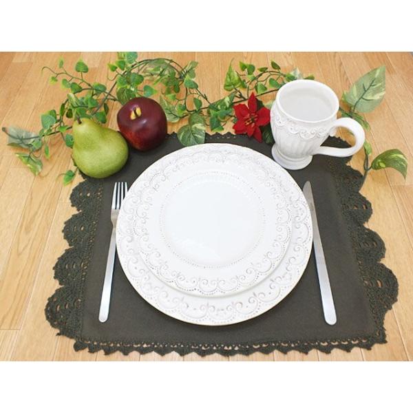 「リーネ ヴェール」はエレガントでオシャレなデザイン。こちらのランチョンマットは、食卓、洗面バス、インテリアetc…色々な用途で使えるアイテムです。※変色やホツレ、縫い目が雑な箇所がございます(4枚目画像参照)。ご了承の上お買い求め下さいま...