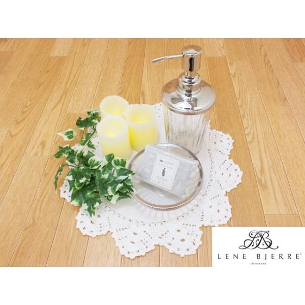 「リーネ ヴェール」はエレガントでオシャレなデザイン。こちらのランチョンマットは、食卓、洗面バス、インテリアetc…色々な用途で使えるアイテムです。■素材：100％コットン■カラー：ホワイト■サイズ：縦約31cm×横約31cm■付属品：なし...