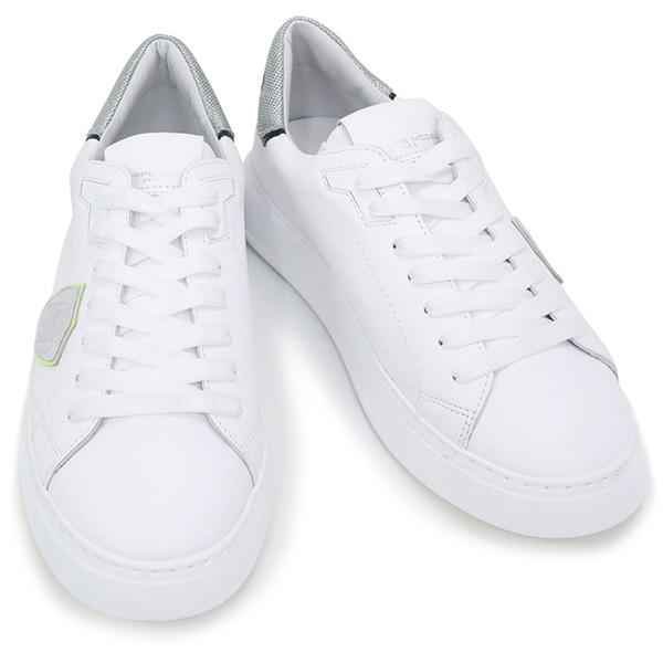 ■サイズの目安40サイズ(日本サイズ約25.5cm)41サイズ(日本サイズ約26cm)42サイズ(日本サイズ約26.5cm)43サイズ(日本サイズ約27cm)44サイズ(日本サイズ約27.5cm)同じブランドのシューズでも、靴型や、素材によ...