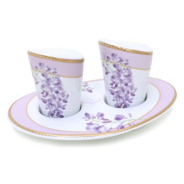 ※ご使用には全く問題ございませんが、加工ムラや汚れ、変色などがみられる場合がございます(9枚目画像参照)。ご了承の上お買い求め下さいませ。卓上やキッチンに彩りを♪【ソルト/ペッパー】の2点セット調味料入れです。嬉しい花柄がプリントされたスタ...