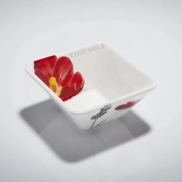 ceramiche VIVAはイタリアのブランド。高級感溢れるセラミック素材を使用し、赤い花とラベンダーをデザインしたサラダボウルです。いつもの食卓をより優雅な雰囲気に演出してくれます。ご家庭ではもちろん、大切な贈り物にも◎さらにレストラン...