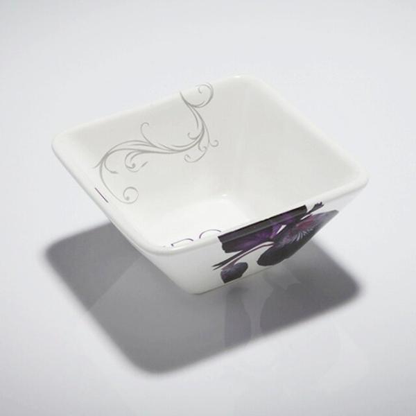 ceramiche VIVAはイタリアのブランド。高級感溢れるセラミック素材を使用し、アイリスの花をデザインしたサラダボウルです。いつもの食卓をより優雅な雰囲気に演出してくれます。ご家庭ではもちろん、大切な贈り物にも◎さらにレストランやホテ...