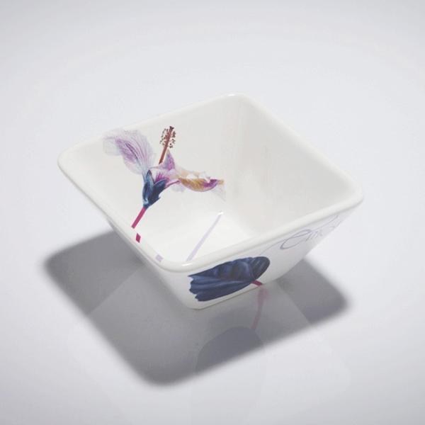 ceramiche VIVAはイタリアのブランド。高級感溢れるセラミック素材を使用し、紫色の花をデザインしたサラダボウルです。いつもの食卓をより優雅な雰囲気に演出してくれます。ご家庭ではもちろん、大切な贈り物にも◎さらにレストランやホテルな...