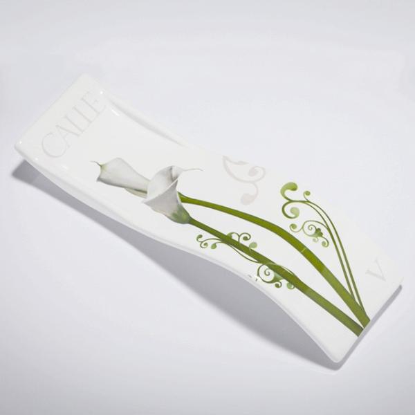 ceramiche VIVAはイタリアのブランド。高級感あるセラミック素材を使用し、白いカラーの花をデザインしたウェーブトレイです。アクセサリーや香りのアイテム、キャンドルやお香などをオシャレに飾ったり整頓することができます。ご家庭ではもち...