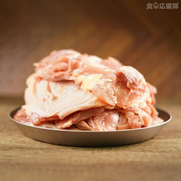 ■商品名：鶏もも肉■内容量：12kg（2kg × 6パック）■商品特徴：・ジューシーで柔らかい食感：鶏もも肉は脂肪が適度に含まれているため、ジューシーで柔らかい食感が楽しめます。・さまざまな料理に合う：焼き鳥、照り焼き、炒め物、煮込み料理、...