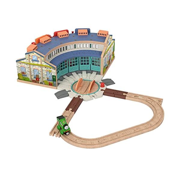 ・ライトブラウン  HBJ81・【内容】トーマスをはじめ、きかんしゃたちが眠る場所であり、1日がはじまる場所です。トーマスのアニメシーンにも多く登場します。機関車は5台入ることができて、両サイドから遊べます。あらかじめレールパーツ13本とア...