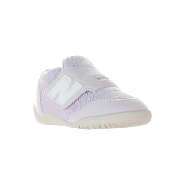 商品詳細モデル/NEW-B FIRST MID ニュービーファースト ミッド歩き始めの赤ちゃんのことを第一に考え、設計、デザインしたファーストシューズ「NEW-B FIRST MID」が新登場。ミッドカットのアッパーが歩き始めの赤ちゃんの足...
