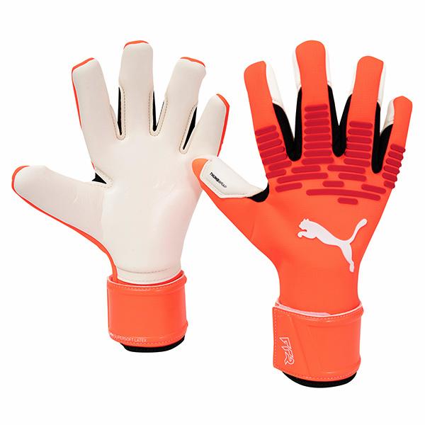 鮮やかで存在感のあるビビッドなカラーが、フィールドでひと際目を引くゴールキーパーグローブ。高いグリップ力と快適な着用感で、しっかりとボールをコントロールできます。手にぴったりとフィットするデザインで、試合や練習でも安定したパフォーマンスを発...