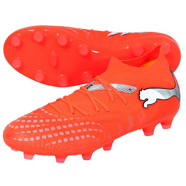 puma『THE UNLEASHED PACK』フューチャー 9 マッチ HG/AGは、柔軟性と安定性を兼ね備えたサッカースパイクです。ソフトで軽量なベース素材に、ストレッチニットの履き口とミッドカット構造を組み合わせ、足にしっかりフィット...