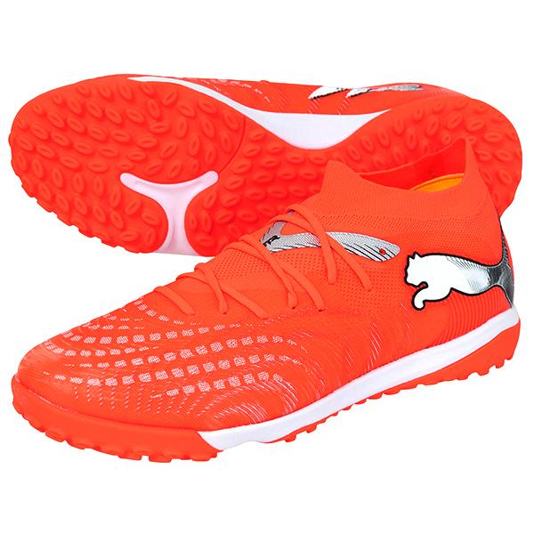 puma『THE UNLEASHED PACK』フューチャー 9 マッチ TTは、プレーメーカーのために設計されたターフトレーニングシューズです。ソフトで軽量なベース素材にストレッチニットの履き口とミッドカット構造を組み合わせ、柔軟性とサポ...