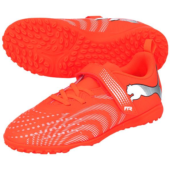 puma『THE UNLEASHED PACK』固い土や人工芝グラウンドでのトレーニングに対応した、キッズ向けの高機能モデル。17〜21cmの幅広いサイズ展開で、成長期のお子さまにぴったり。ターフコートで優れたグリップ力を発揮するゴムアウト...