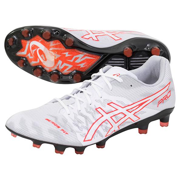 試合終盤まで高いホールド性とスピードを求めるプレイヤーにおすすめのACROS PROが進化。DS LIGHT ACROS? PRO 3は、さまざまな局面で高いフィット性とホールド性を発揮。新しく採用されたジャガードメッシュはより柔らかく高い...