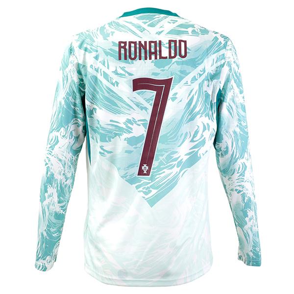 2026年ポルトガル代表『#7 ロナウド』のネーム&amp;ナンバー付き長袖アウェイレプリカユニフォーム。ポルトガルの象徴的な選手たちからインスピレーションを得たアウェイキットは、ホームキットの“海”を想起させるデザインを受け継ぎ、清潔感の...