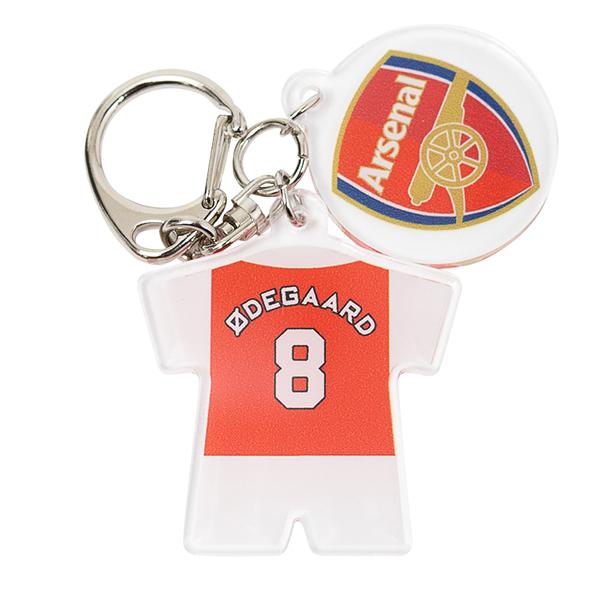 プレミアリーグ アーセナルFCのクラブエンブレムと『#8 ウーデゴール』のネーム&amp;ナンバー付きユニフォーム型のアクリル2連チャーム。【素材】アクリル、金属【サイズ】ユニフォーム部：4×4cmエンブレム部：3×3cm