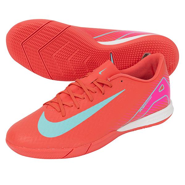 NIKE『MAD ENERGY PACK』スピードアップしたい人に最適。アカデミー シューズのヒールに、改良されたAir Zoomユニットを搭載しました。前に押し出す感覚をもたらすデザインで、バックライン突破をサポートします。Nike史上最...