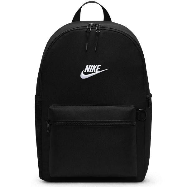 ナイキ ヘリテージ バックパックは、最大15インチのノートパソコンを収納できるスリーブを備えた大きめのメインコンパートメントを備えています。2つのジッパー付きアクセサリー用ポケットと、小物の出し入れに便利なサイドポケットで、持ち物を整理して...