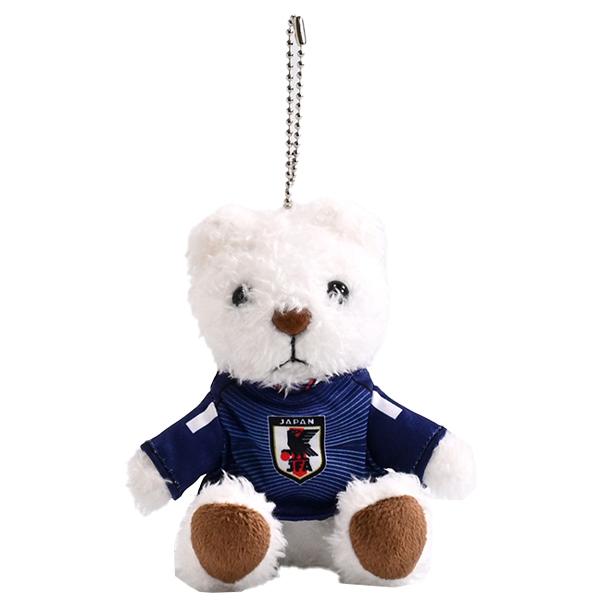 ユニフォームベアキーホルダーを持ってサッカー日本代表を応援しよう。【素材】ベア本体：ポリエステル・中綿ユニフォーム：ポリエステル【サイズ】約W110×H115mm