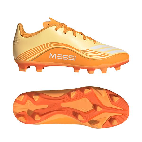 F50 メッシ CLUB FG/MG サッカースパイクの登場。試合の流れを自分でつくり出すジュニアプレーヤー向けに設計され、軽量でソフトな履き心地が特徴。ピッチ上でのパフォーマンスを支えるフィット感を実現する。ヒールにあしらわれたメッシロゴ...