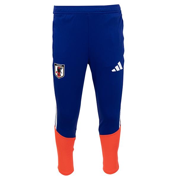 アディダス サッカー日本代表 TIRO26 トレーニングパンツ。限界に挑戦し、常識を超えたい人のためにデザインされたジャパン26ティロトレーニングパンツ。ホライゾンのコンセプトにインスパイアされたこのパンツは、期待を上回ろうとする日本チーム...