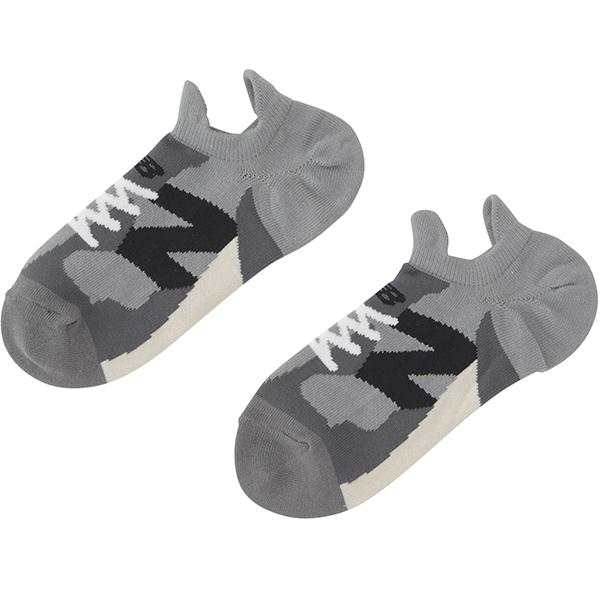 ニューバランスの人気シューズ「327」や「237」からインスパイアされたビッグNロゴをフィーチャーした『SHIFTED』コンセプトのソックス。シューズを履いたときに靴下が見えないレングス設計。【素材】綿、ポリエステル、その他【カラー】YST...