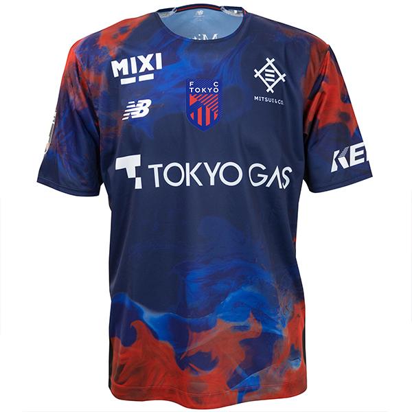 2026年Jリーグ FC東京のホームレプリカユニフォーム。明治安田J1百年構想リーグの新ユニフォームは、1st KITにはクラブスローガンである『東京が熱狂』を表した“炎”をモチーフとしたデザインを採用しました。特別な大会だからこそ従来のス...
