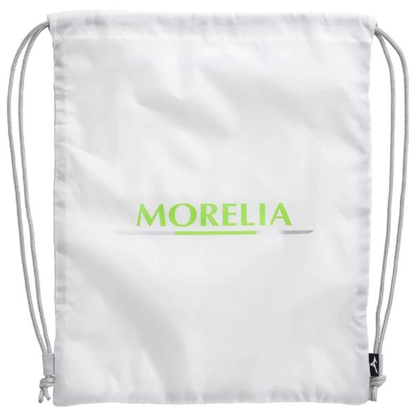 試合や練習の移動に便利なモレリア限定アイテム。【素材】ポリエステル（裏加工PU）【カラー】01：ホワイト【サイズ】縦43cm×横35cm【発売時期】2025年春夏