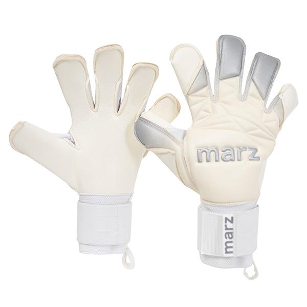 キーパーグローブブランド『marz(マーズ)』極フィットが特徴の悪魔のグリップモデルです！※製造時の若干の汚れがある場合がございますが、使用に全く問題がございませんのでご理解の程よろしくお願いいたします。【仕様】カット：5n fit　よりフ...