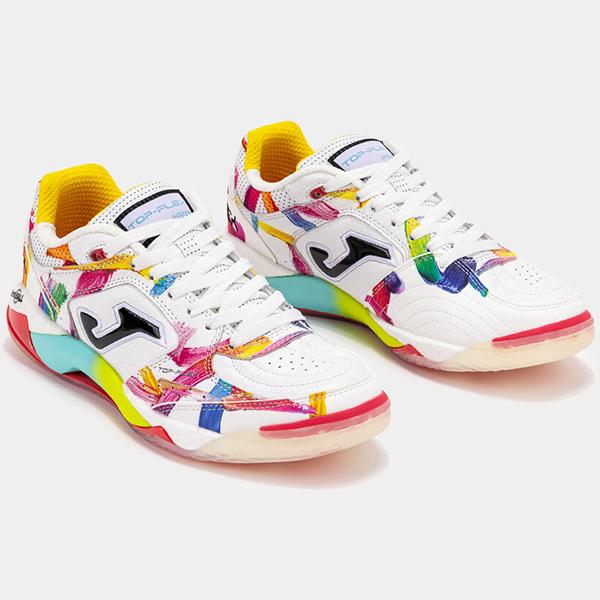 2025年から新登場のTOP FLEXシリーズのリモデリング版です。主な特徴はTOP FLEXをそのままに、クッション性や反応性、安定性を強化してパフォーマンスを最大限にしました。プロのフットサル用に設計されています。よりハードなプレーを求...