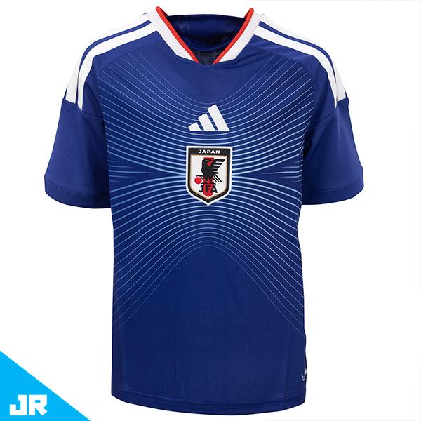 アディダス サッカー日本代表 2026 ジュニア用ホームレプリカユニフォーム。サッカー日本代表 2026 ホーム ユニフォームは、単なるユニフォームではない。野心と発見の象徴だ。「HORIZON」というテーマにインスパイアされ、過去の限界に...