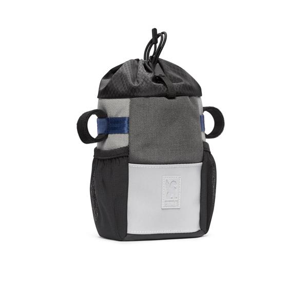 DOUBLETRACK FEED BAG（ダブルトラック フィード バッグ）は、CHROMEおなじみのマテリアルを使用したHERITAGE FEED BAG。●SIZE：(W)10cm×(H)17cm×(D)8cm●VOLUME(容量):1...