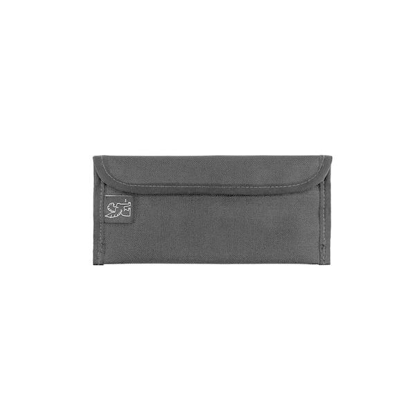 UTILITY POUCHは、お札やバックの下にたまりがちの小物を整理できるポーチです♪CHROMEのアクセサリーは他のプロダクトにも劣らない優れた品質管理の元に製造。日常に欠かせないアイテムの持ち運びやすさと落し物や忘れ物防止に役立つアイ...