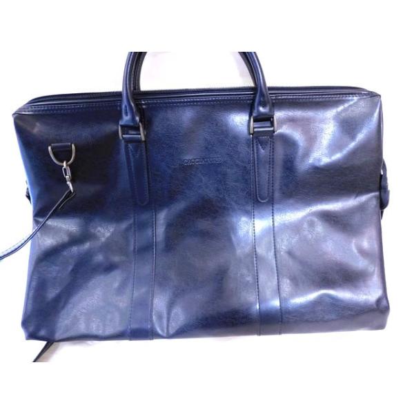 【サイズ】：約横４５×縦３０×マチ１９ｃｍ ショルダー：最長約１１６ｃｍ【カラー】：ブラック系（画像ではネイビーがかって写っておりますがブラック系です）【素材】：合皮【付属品】：特にありません。画像に写っているものが全てです。【コンディショ...