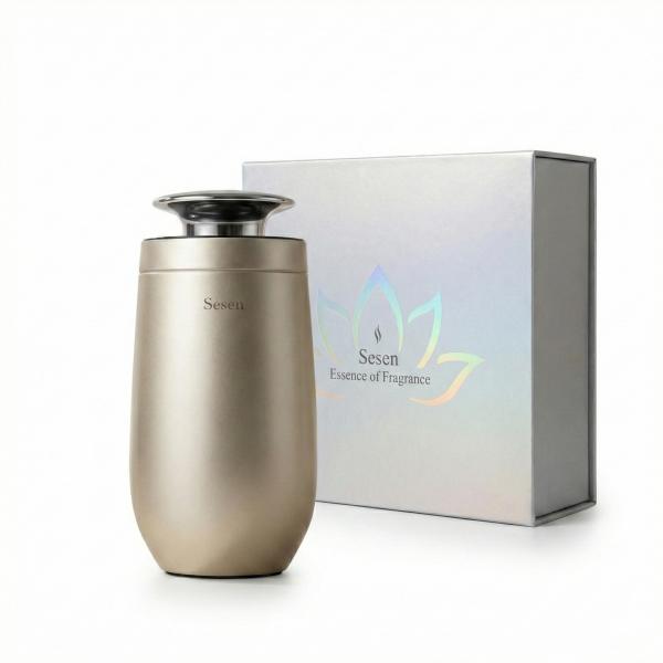 「香りは空間を変え、心を満たす。」Sesen Sesen（セセン）は、水を使わずに香りを拡散するネブライザー式アロマディフューザーです。インテリアに自然に溶け込む洗練されたデザイン場所を選ばず、どこでも香りを楽しむ事ができます。
