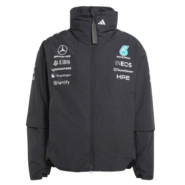 素材：ポリエステル100%製造国：ベトナムスタイルと機能性を兼ね備えた2026年メルセデス AMG ペトロナス F1チームレプリカジャケット。生地には撥水加工が施されており多少の雨水の侵入を抑え、高め襟は風の侵入を防ぎ、内側は保温性の高いフ...
