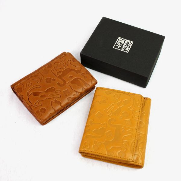 【発売日：2018年07月01日】送料無料　日本全国へレターパックプラスにてお届けします大きさ：(W)12 x (H)10 × (D)2.5 cm素材：牛革ボックスコインケース付きの二つ折財布です