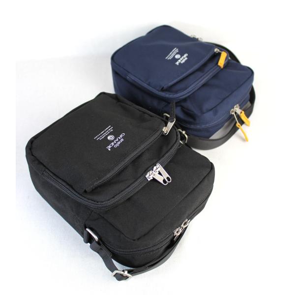 送料無料　日本全国レターパックにてお届けします。人気のCABINシリーズに新しくスクエアショルダーバッグが登場！軽量&amp;両面はっ水。かばんも気分も、明るく軽やかに。使いやすい縦型のスクエアショルダーバッグ。ペットボトルと長財布が縦向き...